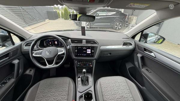 Melns Volkswagen Tiguan 2022 Viļņa, ar dzinēja tilpumu 1.40 L un nobraukumu 119 tūkst. km par 21990 €, foto 8 vietnē AUTOMOTO.COM.LV