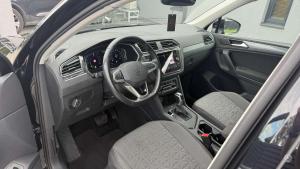 Black Volkswagen Tiguan 2022 in Vilnius, with an engine capacity of 1.40 L and mileage of 119 thousand km for 21990 €, photo 9 on AUTOMOTO.COM.LV