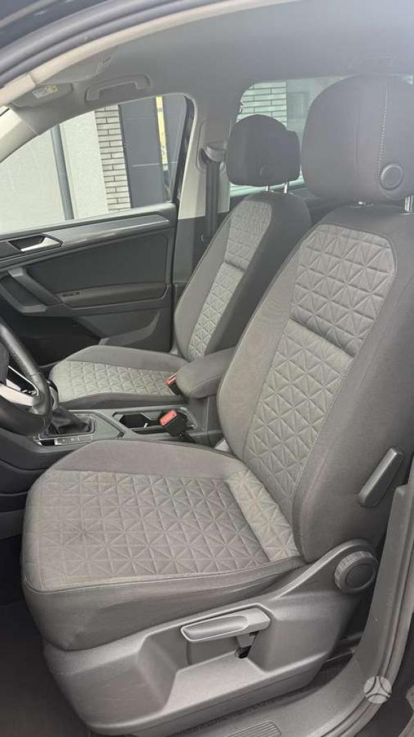 Melns Volkswagen Tiguan 2022 Viļņa, ar dzinēja tilpumu 1.40 L un nobraukumu 119 tūkst. km par 21990 €, foto 10 vietnē AUTOMOTO.COM.LV