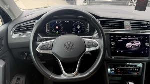 Black Volkswagen Tiguan 2022 in Vilnius, with an engine capacity of 1.40 L and mileage of 119 thousand km for 21990 €, photo 13 on AUTOMOTO.COM.LV