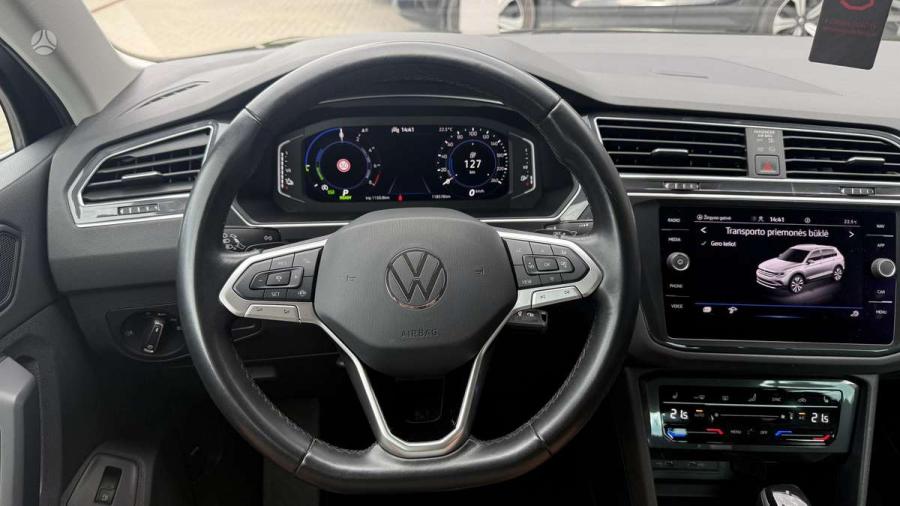 Black Volkswagen Tiguan 2022 in Vilnius, with an engine capacity of 1.40 L and mileage of 119 thousand km for 21990 €, photo 13 on AUTOMOTO.COM.LV