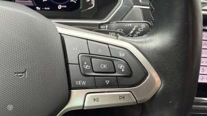 Black Volkswagen Tiguan 2022 in Vilnius, with an engine capacity of 1.40 L and mileage of 119 thousand km for 21990 €, photo 19 on AUTOMOTO.COM.LV