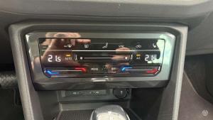 Black Volkswagen Tiguan 2022 in Vilnius, with an engine capacity of 1.40 L and mileage of 119 thousand km for 21990 €, photo 20 on AUTOMOTO.COM.LV