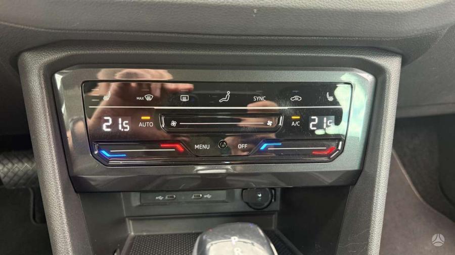 Black Volkswagen Tiguan 2022 in Vilnius, with an engine capacity of 1.40 L and mileage of 119 thousand km for 21990 €, photo 20 on AUTOMOTO.COM.LV