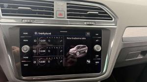 Black Volkswagen Tiguan 2022 in Vilnius, with an engine capacity of 1.40 L and mileage of 119 thousand km for 21990 €, photo 21 on AUTOMOTO.COM.LV