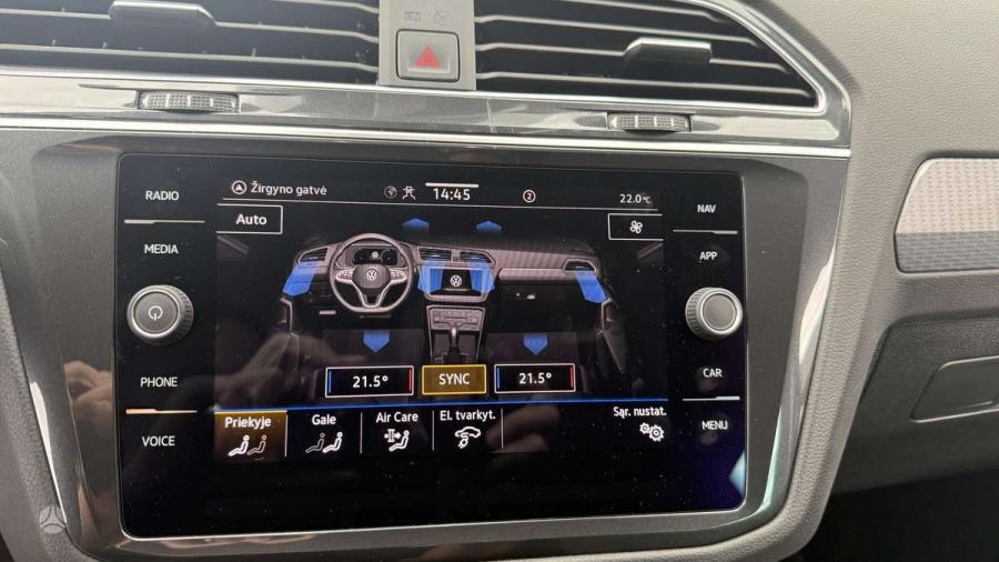 Black Volkswagen Tiguan 2022 in Vilnius, with an engine capacity of 1.40 L and mileage of 119 thousand km for 21990 €, photo 22 on AUTOMOTO.COM.LV