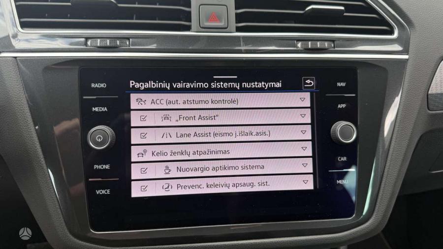 Black Volkswagen Tiguan 2022 in Vilnius, with an engine capacity of 1.40 L and mileage of 119 thousand km for 21990 €, photo 23 on AUTOMOTO.COM.LV