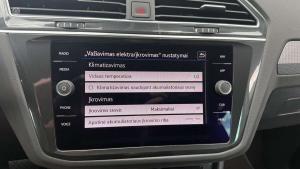 Black Volkswagen Tiguan 2022 in Vilnius, with an engine capacity of 1.40 L and mileage of 119 thousand km for 21990 €, photo 25 on AUTOMOTO.COM.LV