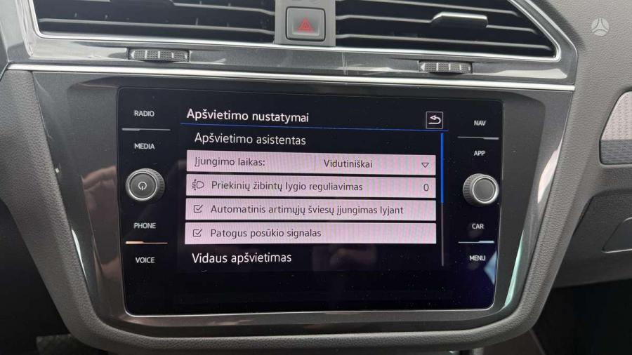 Black Volkswagen Tiguan 2022 in Vilnius, with an engine capacity of 1.40 L and mileage of 119 thousand km for 21990 €, photo 27 on AUTOMOTO.COM.LV