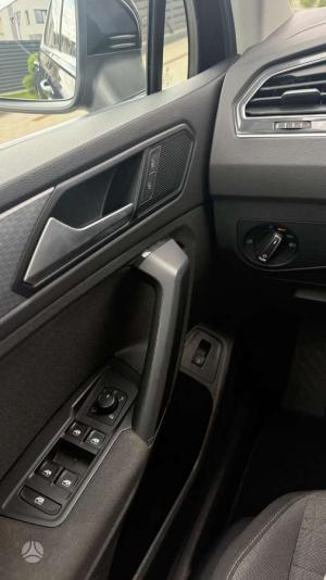 Black Volkswagen Tiguan 2022 in Vilnius, with an engine capacity of 1.40 L and mileage of 119 thousand km for 21990 €, photo 28 on AUTOMOTO.COM.LV