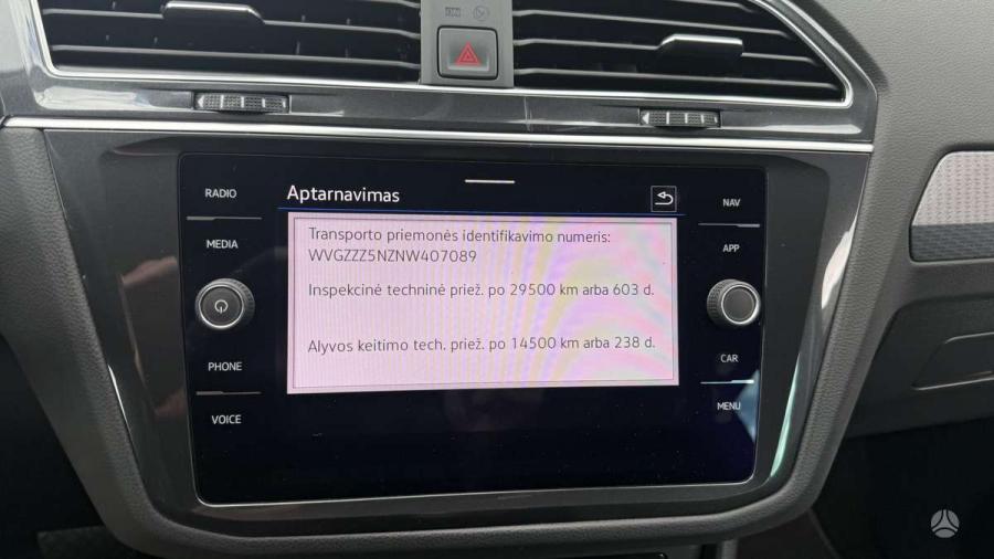 Black Volkswagen Tiguan 2022 in Vilnius, with an engine capacity of 1.40 L and mileage of 119 thousand km for 21990 €, photo 29 on AUTOMOTO.COM.LV