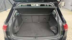 Black Volkswagen Tiguan 2022 in Vilnius, with an engine capacity of 1.40 L and mileage of 119 thousand km for 21990 €, photo 30 on AUTOMOTO.COM.LV