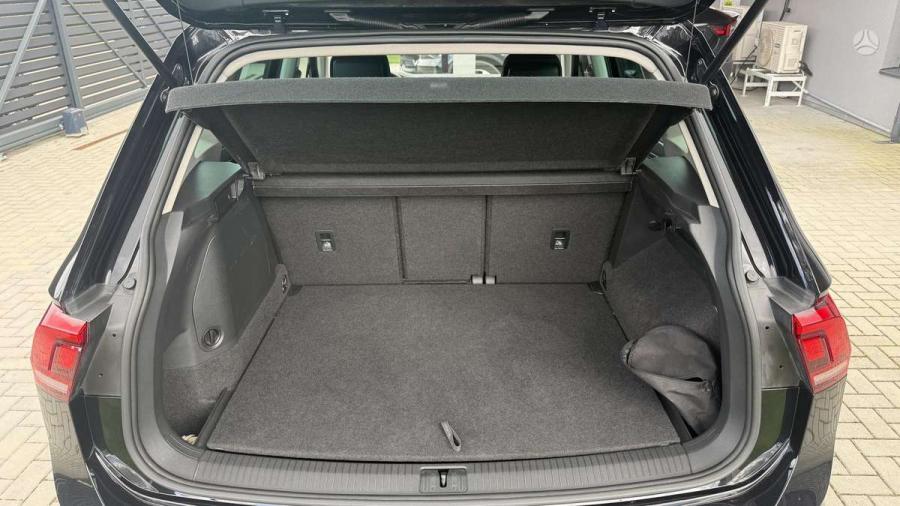 Black Volkswagen Tiguan 2022 in Vilnius, with an engine capacity of 1.40 L and mileage of 119 thousand km for 21990 €, photo 30 on AUTOMOTO.COM.LV