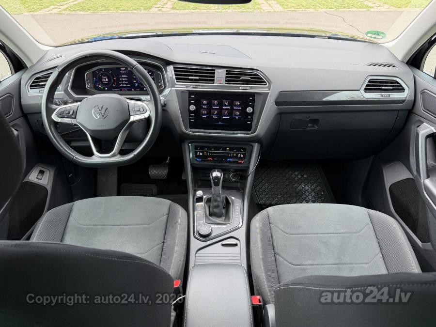 Black Volkswagen Tiguan 2022 in Tallinn, with an engine capacity of 2.00 L and mileage of 72 thousand km for 26500 €, photo 1 on AUTOMOTO.COM.LV