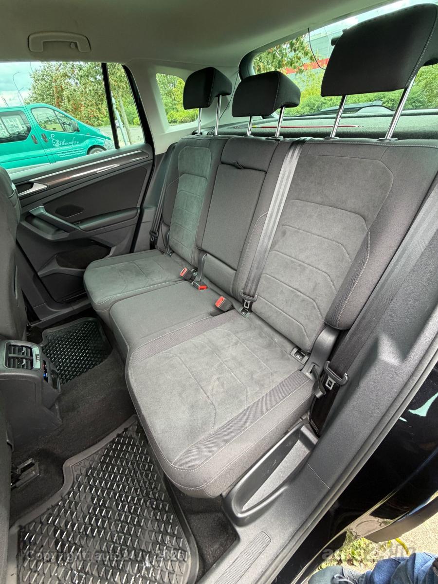 Black Volkswagen Tiguan 2022 in Tallinn, with an engine capacity of 2.00 L and mileage of 72 thousand km for 26500 €, photo 13 on AUTOMOTO.COM.LV