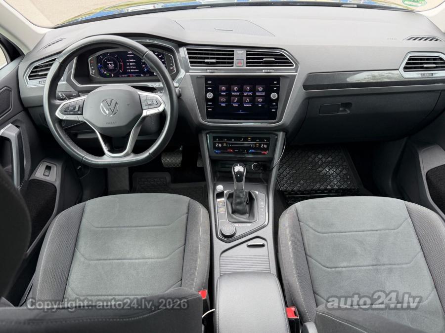 Black Volkswagen Tiguan 2022 in Tallinn, with an engine capacity of 2.00 L and mileage of 72 thousand km for 26500 €, photo 15 on AUTOMOTO.COM.LV