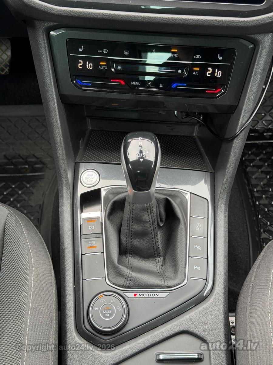 Black Volkswagen Tiguan 2022 in Tallinn, with an engine capacity of 2.00 L and mileage of 72 thousand km for 26500 €, photo 16 on AUTOMOTO.COM.LV