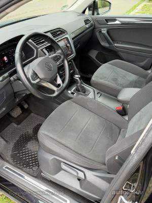 Black Volkswagen Tiguan 2022 in Tallinn, with an engine capacity of 2.00 L and mileage of 72 thousand km for 26500 €, photo 18 on AUTOMOTO.COM.LV