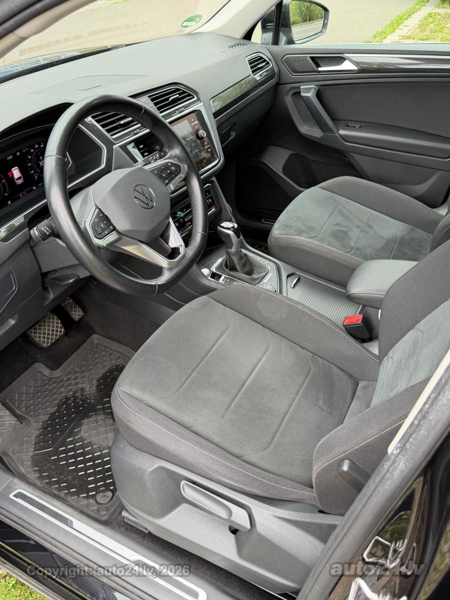 Black Volkswagen Tiguan 2022 in Tallinn, with an engine capacity of 2.00 L and mileage of 72 thousand km for 26500 €, photo 18 on AUTOMOTO.COM.LV