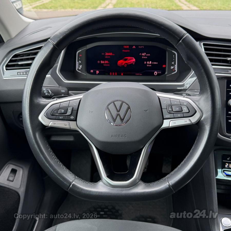 Black Volkswagen Tiguan 2022 in Tallinn, with an engine capacity of 2.00 L and mileage of 72 thousand km for 26500 €, photo 20 on AUTOMOTO.COM.LV