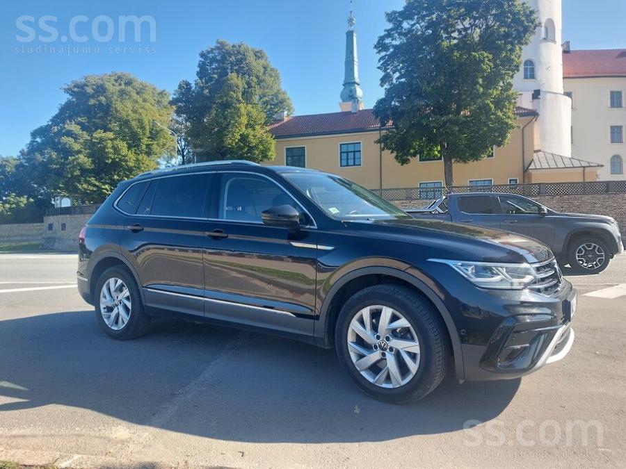 Melns Volkswagen Tiguan 2022 Rīga, ar dzinēja tilpumu 2.00 L un nobraukumu 23 tūkst. km par 29800 €, foto 1 vietnē AUTOMOTO.COM.LV