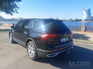 Melns Volkswagen Tiguan 2022 Rīga, ar dzinēja tilpumu 2.00 L un nobraukumu 23 tūkst. km par 29800 €, foto 5 vietnē AUTOMOTO.COM.LV