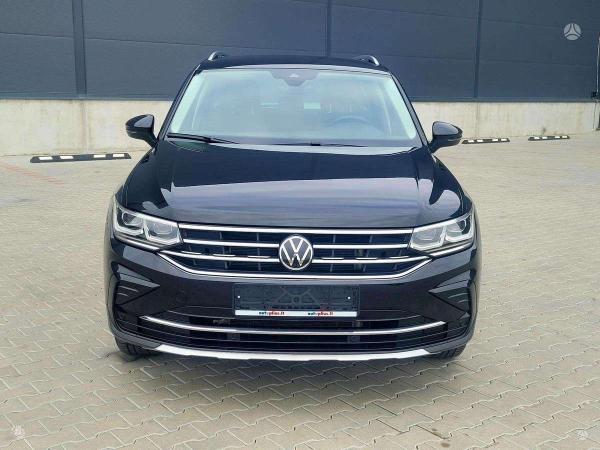 Black Volkswagen Tiguan 2022 in Siauliai, with an engine capacity of 1.40 L and mileage of 93 thousand km for 22500 €, photo 1 on AUTOMOTO.COM.LV