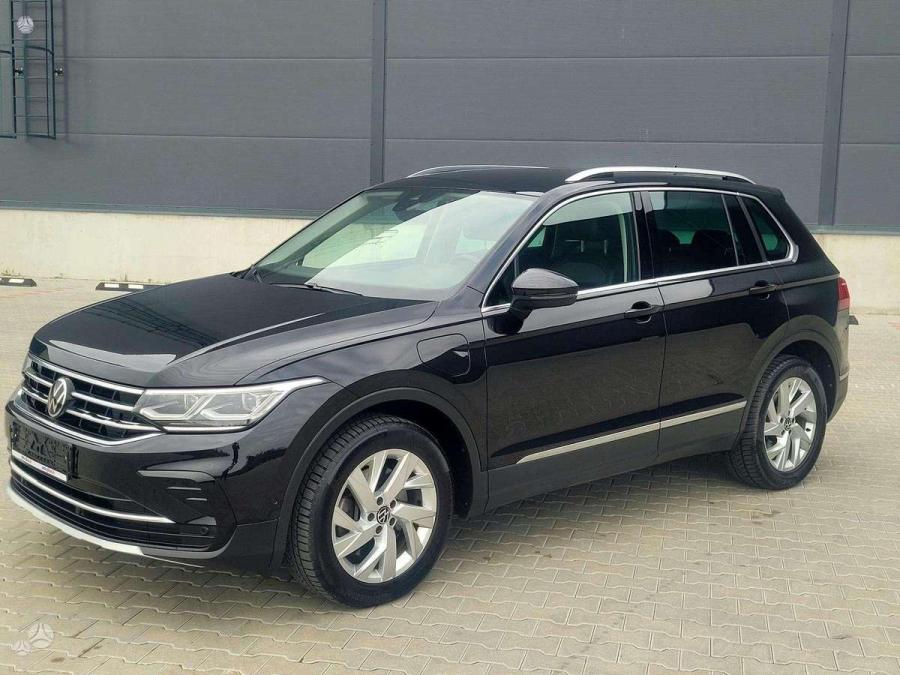 Melns Volkswagen Tiguan 2022 Šauļi, ar dzinēja tilpumu 1.40 L un nobraukumu 93 tūkst. km par 22500 €, foto 4 vietnē AUTOMOTO.COM.LV
