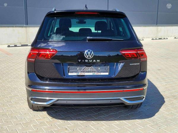 Black Volkswagen Tiguan 2022 in Siauliai, with an engine capacity of 1.40 L and mileage of 93 thousand km for 22500 €, photo 6 on AUTOMOTO.COM.LV