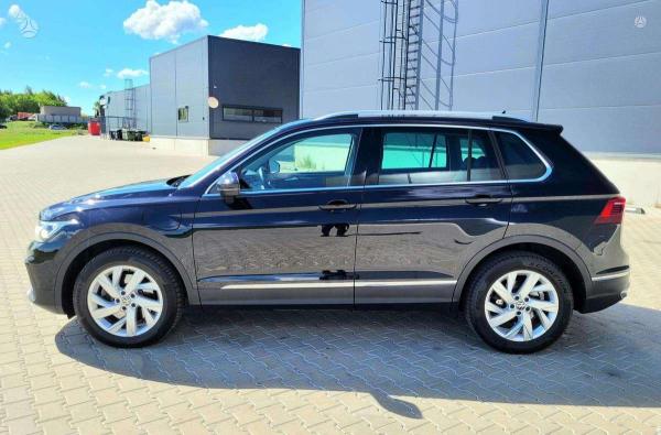 Black Volkswagen Tiguan 2022 in Siauliai, with an engine capacity of 1.40 L and mileage of 93 thousand km for 22500 €, photo 8 on AUTOMOTO.COM.LV