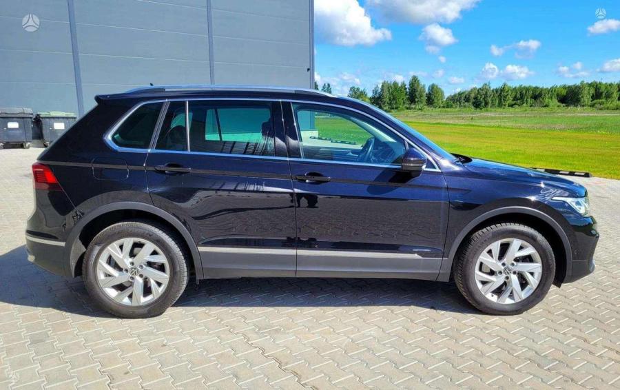Melns Volkswagen Tiguan 2022 Šauļi, ar dzinēja tilpumu 1.40 L un nobraukumu 93 tūkst. km par 22500 €, foto 9 vietnē AUTOMOTO.COM.LV