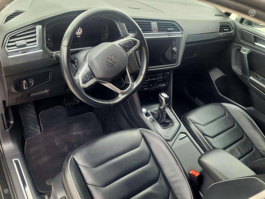 Melns Volkswagen Tiguan 2022 Šauļi, ar dzinēja tilpumu 1.40 L un nobraukumu 93 tūkst. km par 22500 €, foto 15 vietnē AUTOMOTO.COM.LV