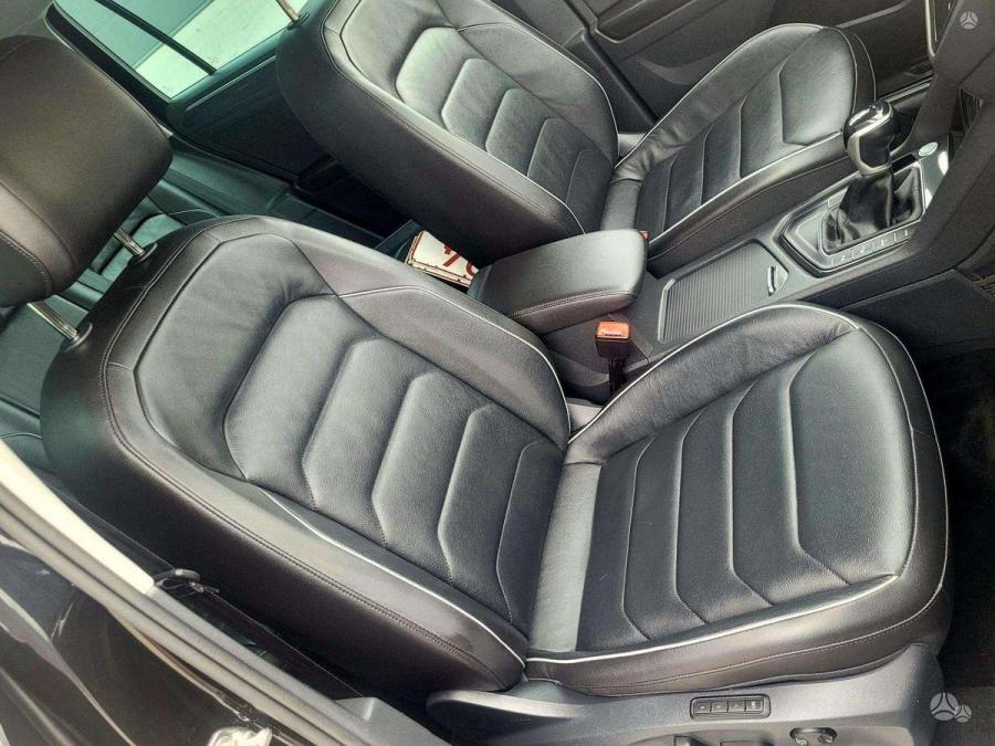 Melns Volkswagen Tiguan 2022 Šauļi, ar dzinēja tilpumu 1.40 L un nobraukumu 93 tūkst. km par 22500 €, foto 19 vietnē AUTOMOTO.COM.LV