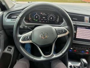 Melns Volkswagen Tiguan 2022 Šauļi, ar dzinēja tilpumu 1.40 L un nobraukumu 93 tūkst. km par 22500 €, foto 23 vietnē AUTOMOTO.COM.LV