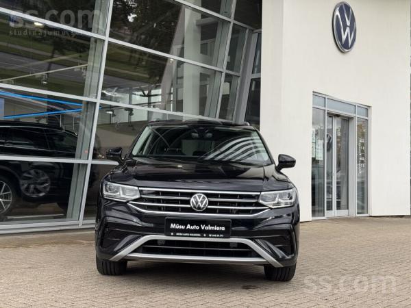 Volkswagen Tiguan 2022 Valmiera vietnÄ Melns Volkswagen Tiguan 2022 Valmiera, ar dzinÄja tilpumu 2.00 L un nobraukumu 23 tÅ«kst. km par 28900 ā¬, foto 3 vietnÄ AUTOMOTO.COM.LV