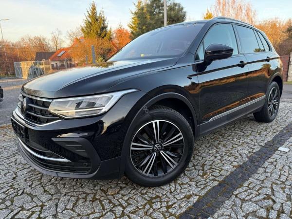 Black Volkswagen Tiguan 2023 in Kaunas, with an engine capacity of 0.00 L and mileage of 90 thousand km for 24562 €, photo 1 on AUTOMOTO.COM.LV