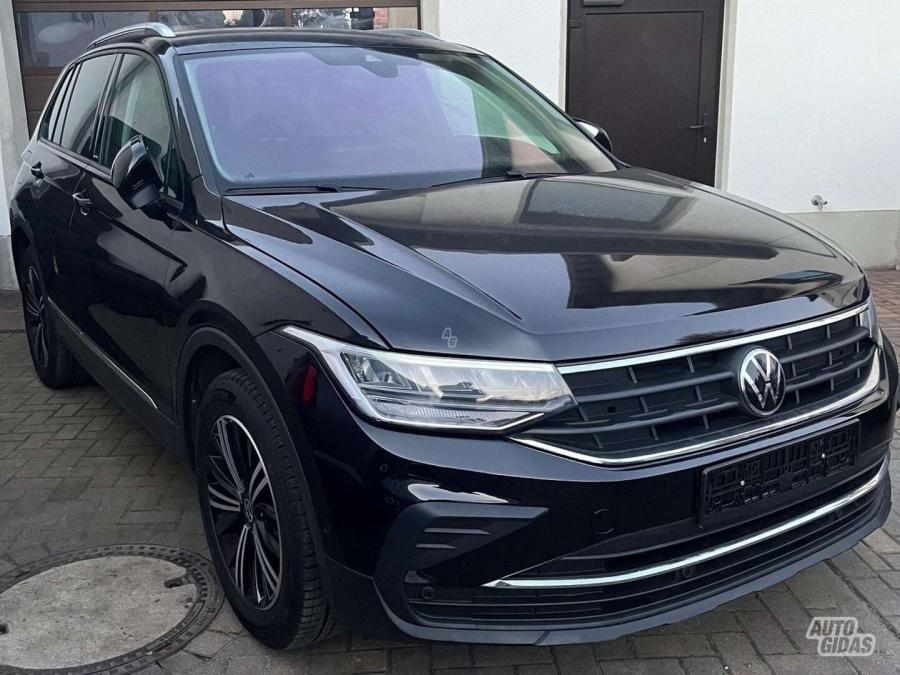 Melns Volkswagen Tiguan 2023 Kauņa, ar dzinēja tilpumu 0.00 L un nobraukumu 90 tūkst. km par 24562 €, foto 2 vietnē AUTOMOTO.COM.LV