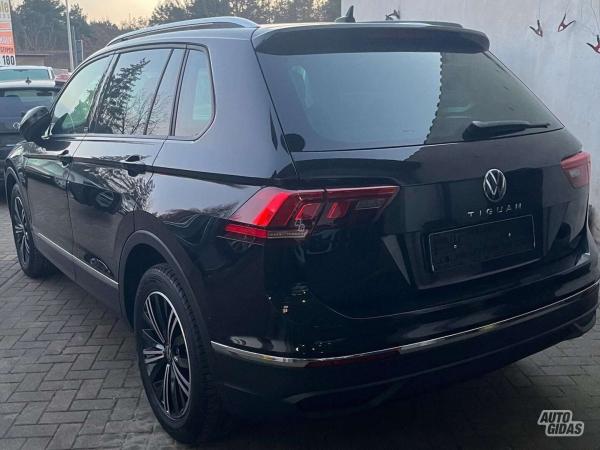 Black Volkswagen Tiguan 2023 in Kaunas, with an engine capacity of 0.00 L and mileage of 90 thousand km for 24562 €, photo 5 on AUTOMOTO.COM.LV
