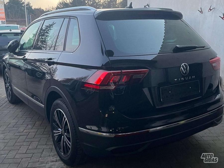 Melns Volkswagen Tiguan 2023 Kauņa, ar dzinēja tilpumu 0.00 L un nobraukumu 90 tūkst. km par 24562 €, foto 5 vietnē AUTOMOTO.COM.LV