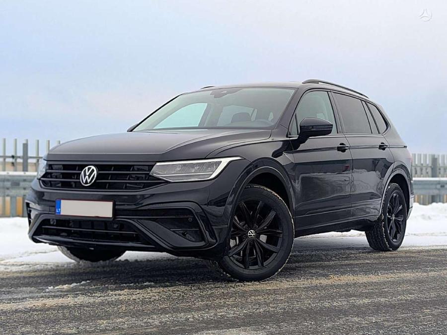 Black Volkswagen Tiguan 2023 in Vilnius, with an engine capacity of 2.00 L and mileage of 15 thousand km for 24400 €, photo 1 on AUTOMOTO.COM.LV