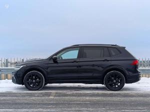Black Volkswagen Tiguan 2023 in Vilnius, with an engine capacity of 2.00 L and mileage of 15 thousand km for 24400 €, photo 4 on AUTOMOTO.COM.LV