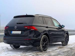 Black Volkswagen Tiguan 2023 in Vilnius, with an engine capacity of 2.00 L and mileage of 15 thousand km for 24400 €, photo 6 on AUTOMOTO.COM.LV