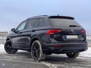 Black Volkswagen Tiguan 2023 in Vilnius, with an engine capacity of 2.00 L and mileage of 15 thousand km for 24400 €, photo 7 on AUTOMOTO.COM.LV