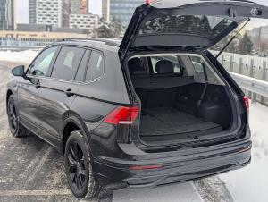 Black Volkswagen Tiguan 2023 in Vilnius, with an engine capacity of 2.00 L and mileage of 15 thousand km for 24400 €, photo 8 on AUTOMOTO.COM.LV