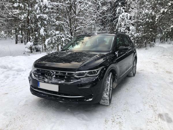 Black Volkswagen Tiguan 2023 in Vilnius, with an engine capacity of 1.40 L and mileage of 72 thousand km for 29900 €, photo 1 on AUTOMOTO.COM.LV