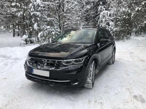 Melns Volkswagen Tiguan 2023 Viļņa, ar dzinēja tilpumu 1.40 L un nobraukumu 72 tūkst. km par 29900 €, foto  vietnē AUTOMOTO.COM.LV