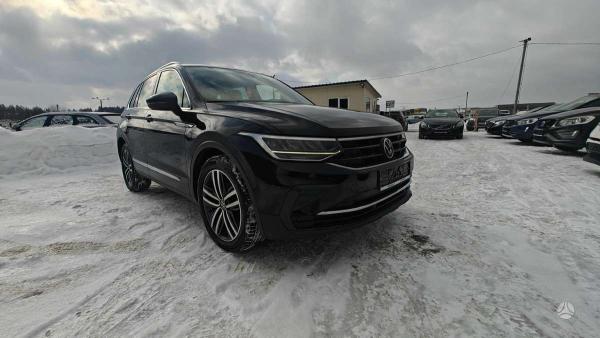 Black Volkswagen Tiguan 2023 in Vilnius, with an engine capacity of 2.00 L and mileage of 210 thousand km for 16970 €, photo 1 on AUTOMOTO.COM.LV