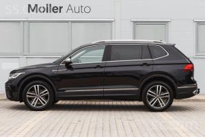 Black Volkswagen Tiguan 2023 in Ventspils, with an engine capacity of 2.00 L and mileage of 159 thousand km for 24750 €, photo 3 on AUTOMOTO.COM.LV