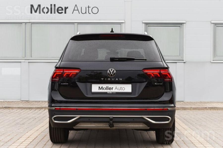 Black Volkswagen Tiguan 2023 in Ventspils, with an engine capacity of 2.00 L and mileage of 159 thousand km for 24750 €, photo 5 on AUTOMOTO.COM.LV
