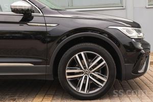 Black Volkswagen Tiguan 2023 in Ventspils, with an engine capacity of 2.00 L and mileage of 159 thousand km for 24750 €, photo 10 on AUTOMOTO.COM.LV
